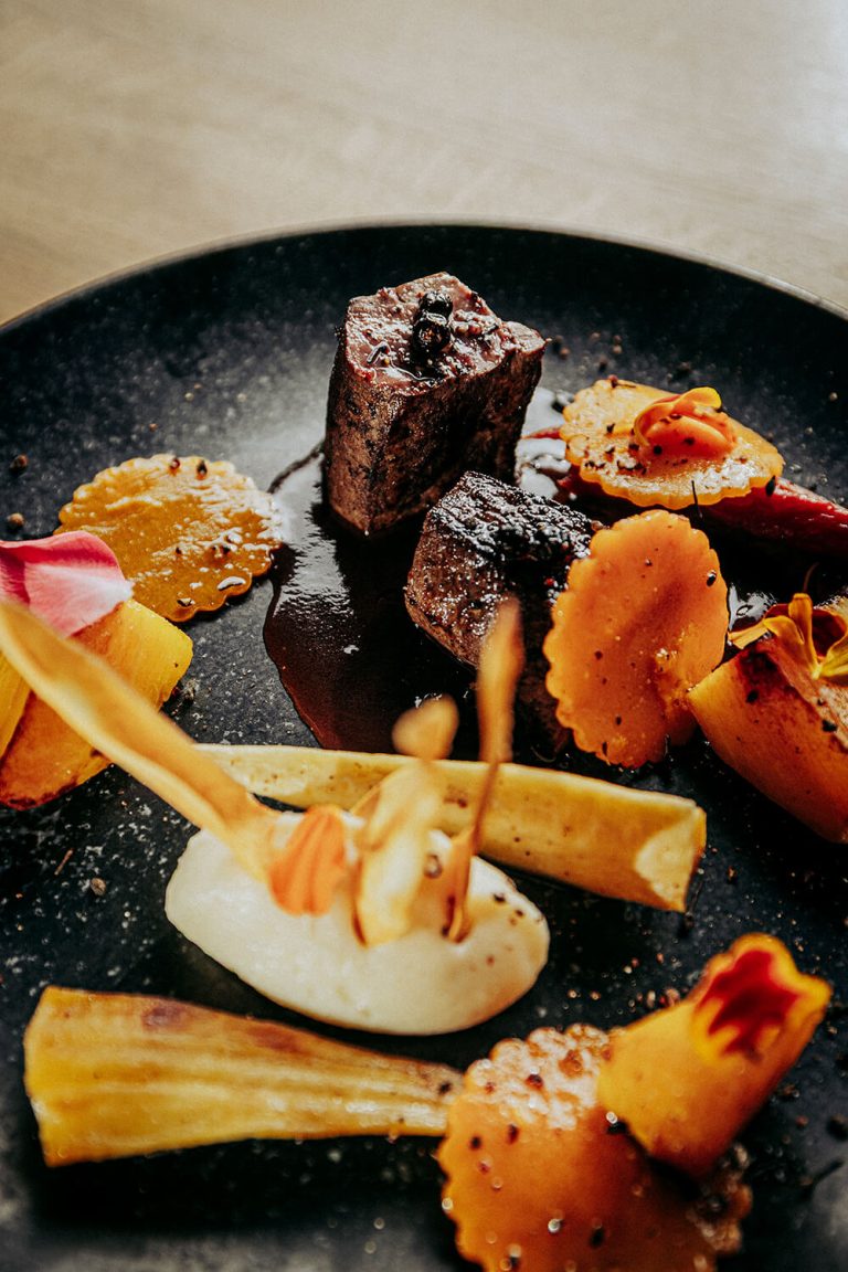 Râble de lièvre, panais, coing & chocolat | Chefs d’Oc Magazine